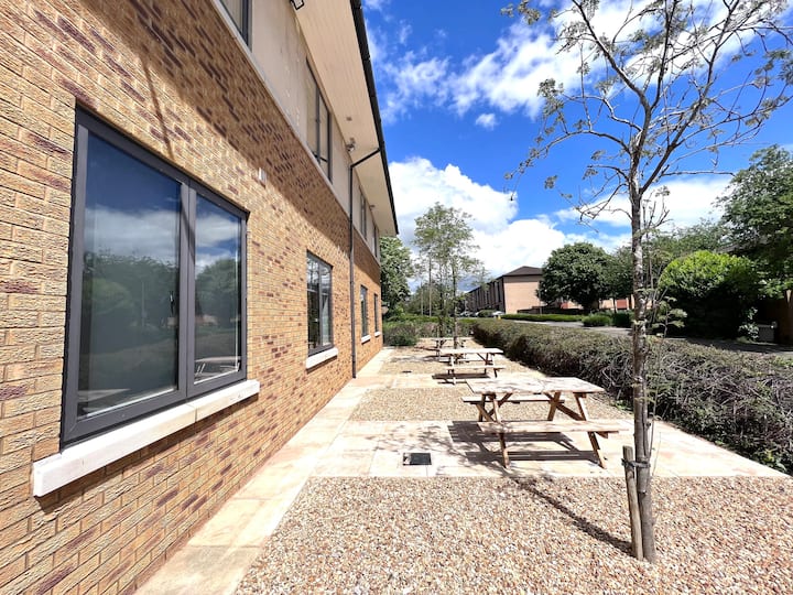 # 8 Luxury Apartment @Cmk Walkable To Station/city - Milton Keynes