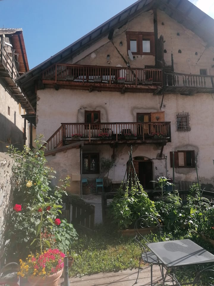 Charmant Logement Dans Maison Typique Du Coin - Monginevro