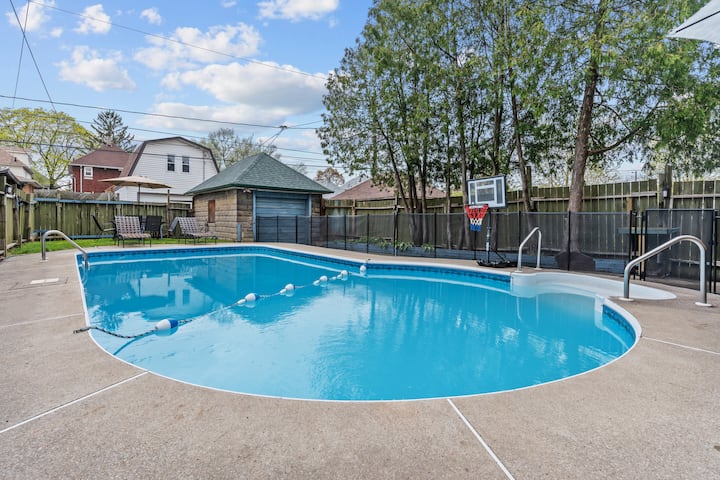 Top 5 Airbnbs With Pool In Windsor, Canada | Trip101