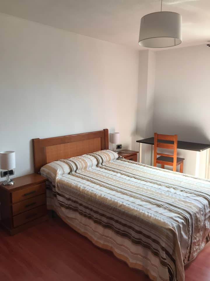 Viv. Con Salón, Cocina, 2 Cb, 4 Dorm, Aa., Garaje - San Fernando