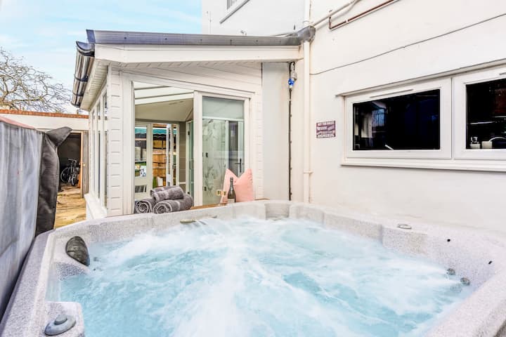 Private Double Bedroom, Hottub, Nr Beach - Rm6 - 伯恩茅斯