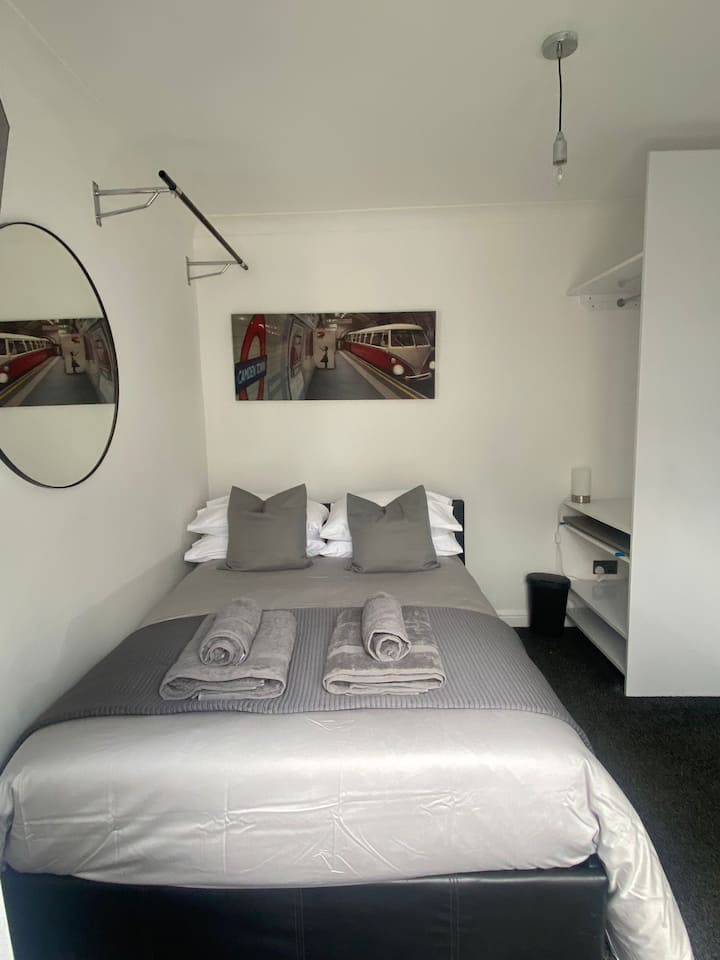 Private Double Bedroom, Near Beach - Rm6 - Christchurch, UK