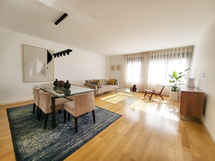 Condomínio Com Jardim, Piscina E Garagem -