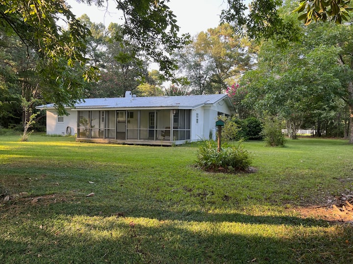 Secluded 2br Country Cottage - DeFuniak Springs, FL