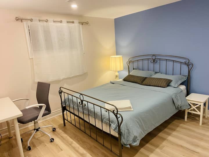 Lovely Bedroom In The Heart Of Mississauga - Mississauga