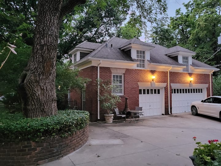 The Carriage House - Pittsburg, KS