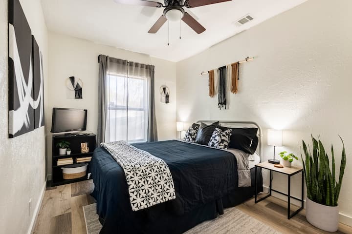 Private South Austin Room - Austin