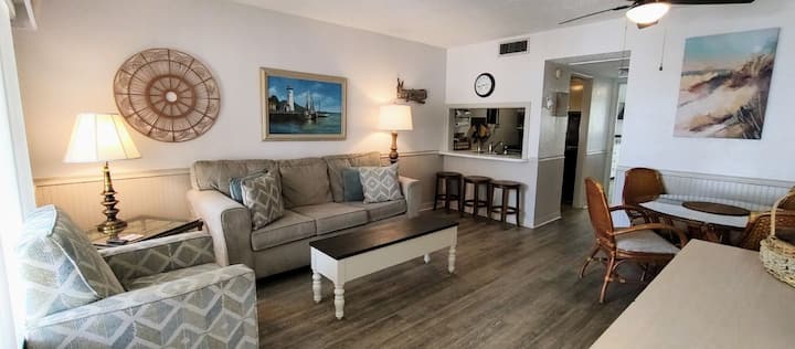 Malyn 103 - Paradise Beach House - St. Pete Beach, FL