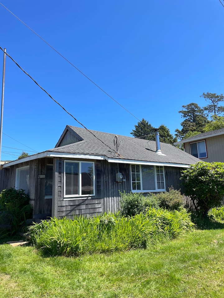 Chickadee Camp- Original Rr Cabin, Light & Bright - Rockaway Beach, OR