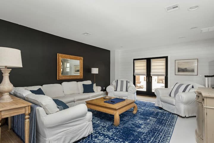 Beautiful Beach House Right On The Boardwalk! - Lavallette, NJ