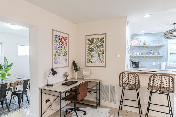 Tropical Oasis W/ Pool, Tiki Hut & Outdoor Shower - Crystal River, FL