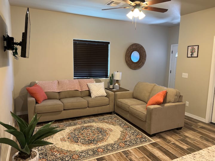 Desert Oasis Home Near Krmc Hospital And I-40 - Kingman, AZ