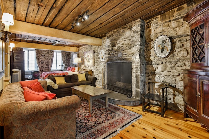 1 Free Parking| Majestic Old Port Gem | Pool Table - Brossard