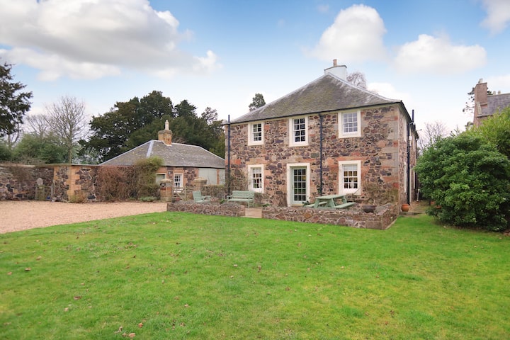 Beautiful Georgian Coach House In Private Location - North Berwick