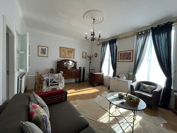 2 Bed Classic London Apartment - London