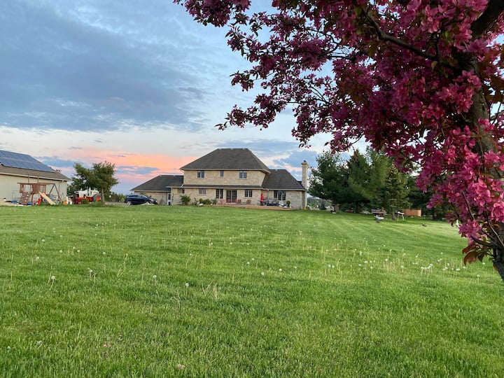 Lincoln Farm House - St. Catharines