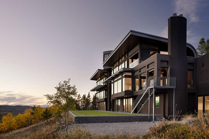 Silver Birch Vista: 160-acre Mountain Retreat - Alberta