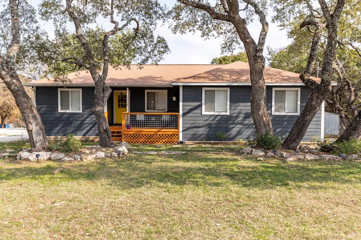 Hill Country Hideaway 3 Bedroom Minutes To Lake - Canyon Lake, TX