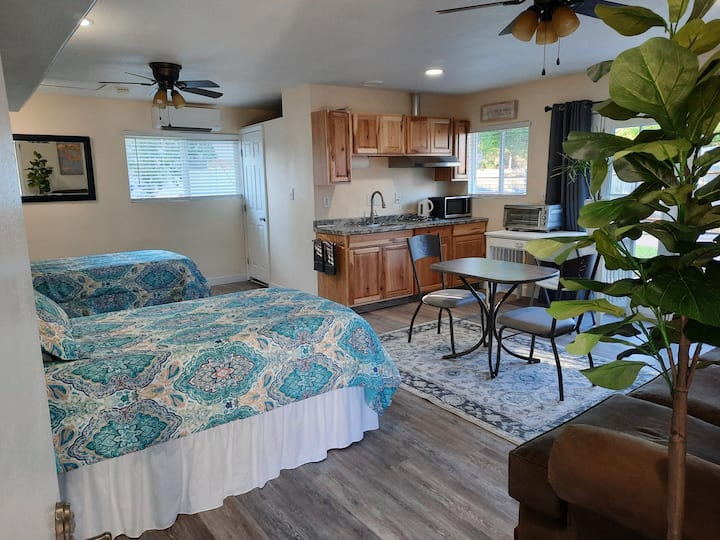 Remodeled Studio Unit - 30 Day Stay - Redding, CA
