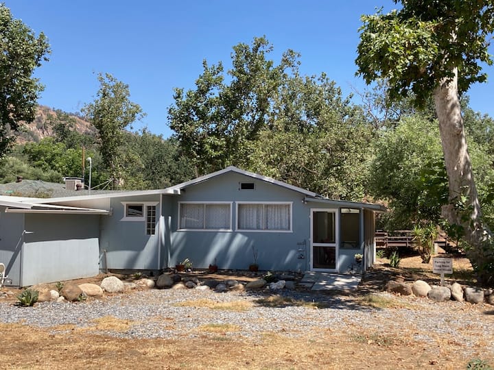 Log Ness Guest House - California