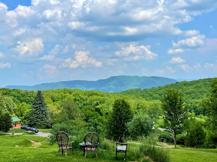Rocky Raccoon Hotel@go-race Ranch Single Room #1 - Blacksburg, VA