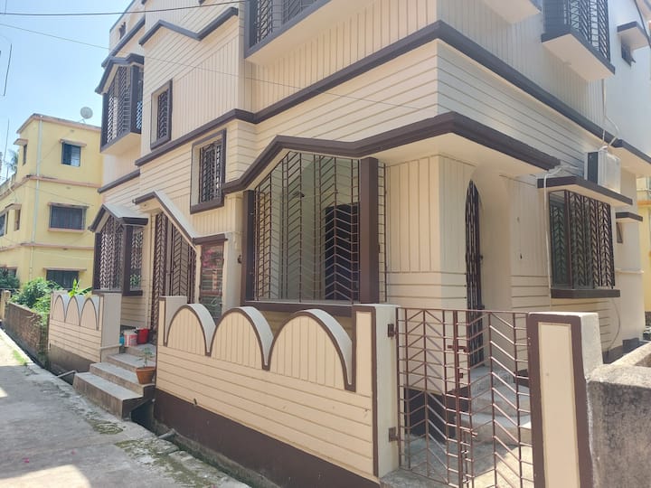 Cozy A.c. Deluxe Room 5 Mins To [Kolkata Airport] - Kolkata