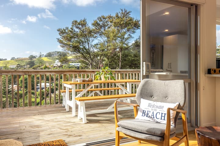 2 Sisters At Palm Beach | Be My Guest - Waiheke Island