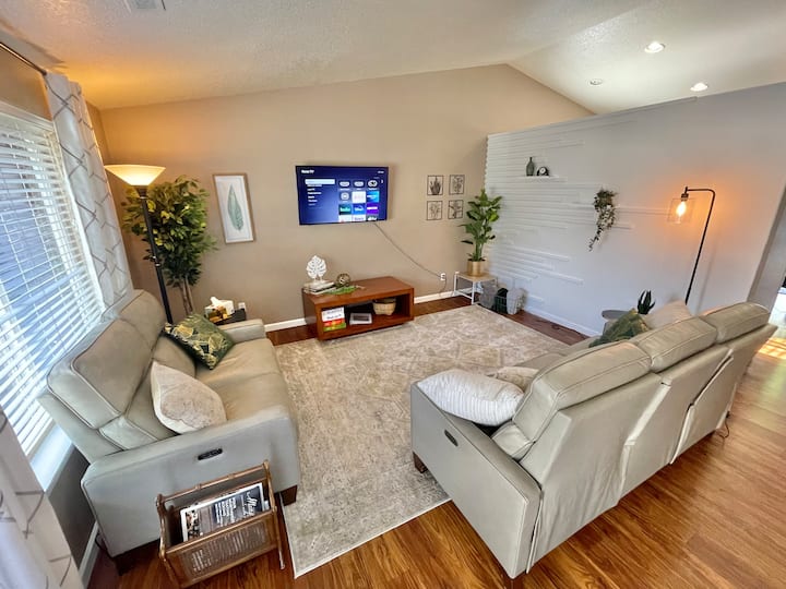 Chic 3/2 Private Firepit And Bunkroom With Ev2 - Salem, OR