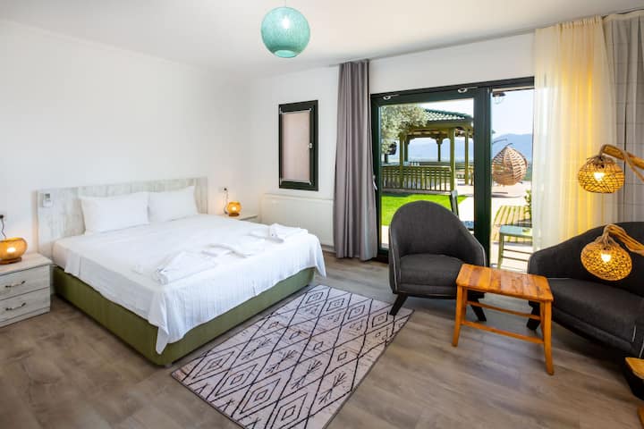 Akyaka Da Sonsuzluk Havuzuna Sahip Suit Otel - Akyaka