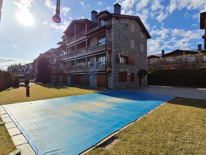Precioso Apartamento Dúplex Con Vistas Y Piscina - Alp, Catalonia