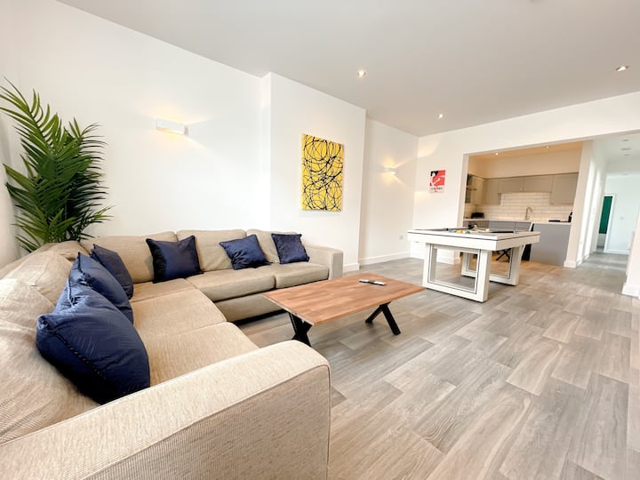Stylish And Fun 4 Bedroom Apartment With Parking - Bournemouth