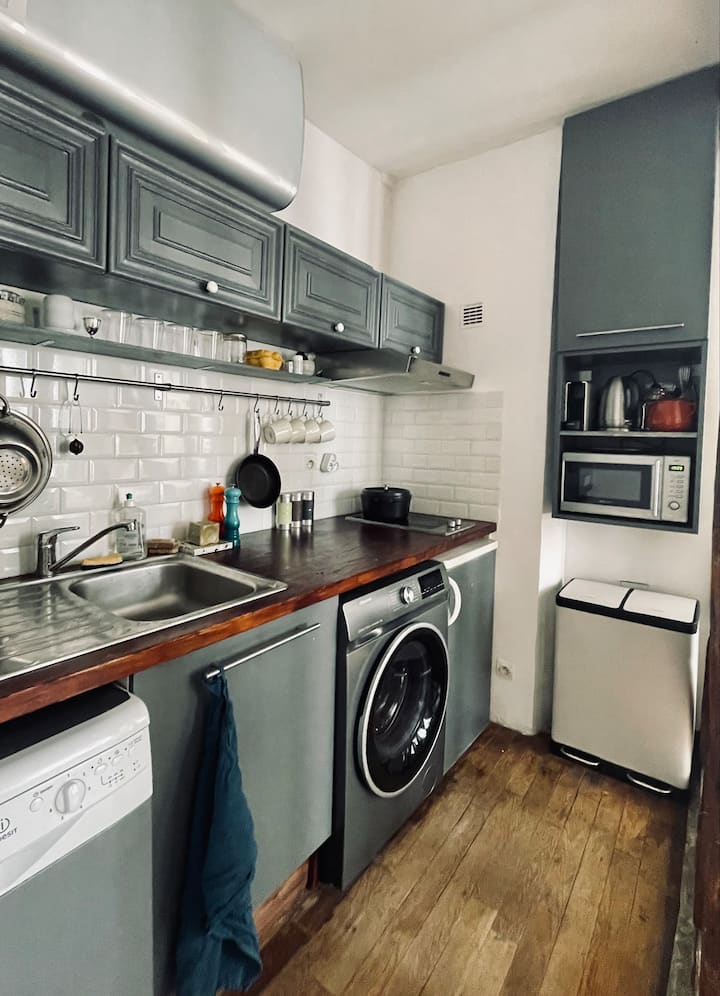 Paris 2 Pièces Au Pied Du Sacré-coeur - Paris