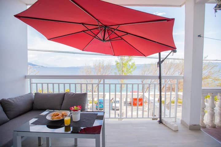 Big Group House In Front Of The Beaches - Supetar