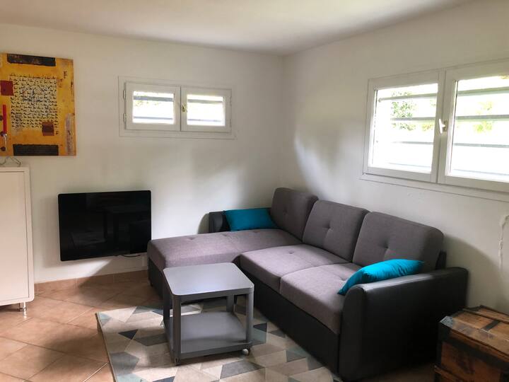 Studio Indépendant 35m2 Dans Maison Individuelle - ibis budget Lyon Nord Dardilly