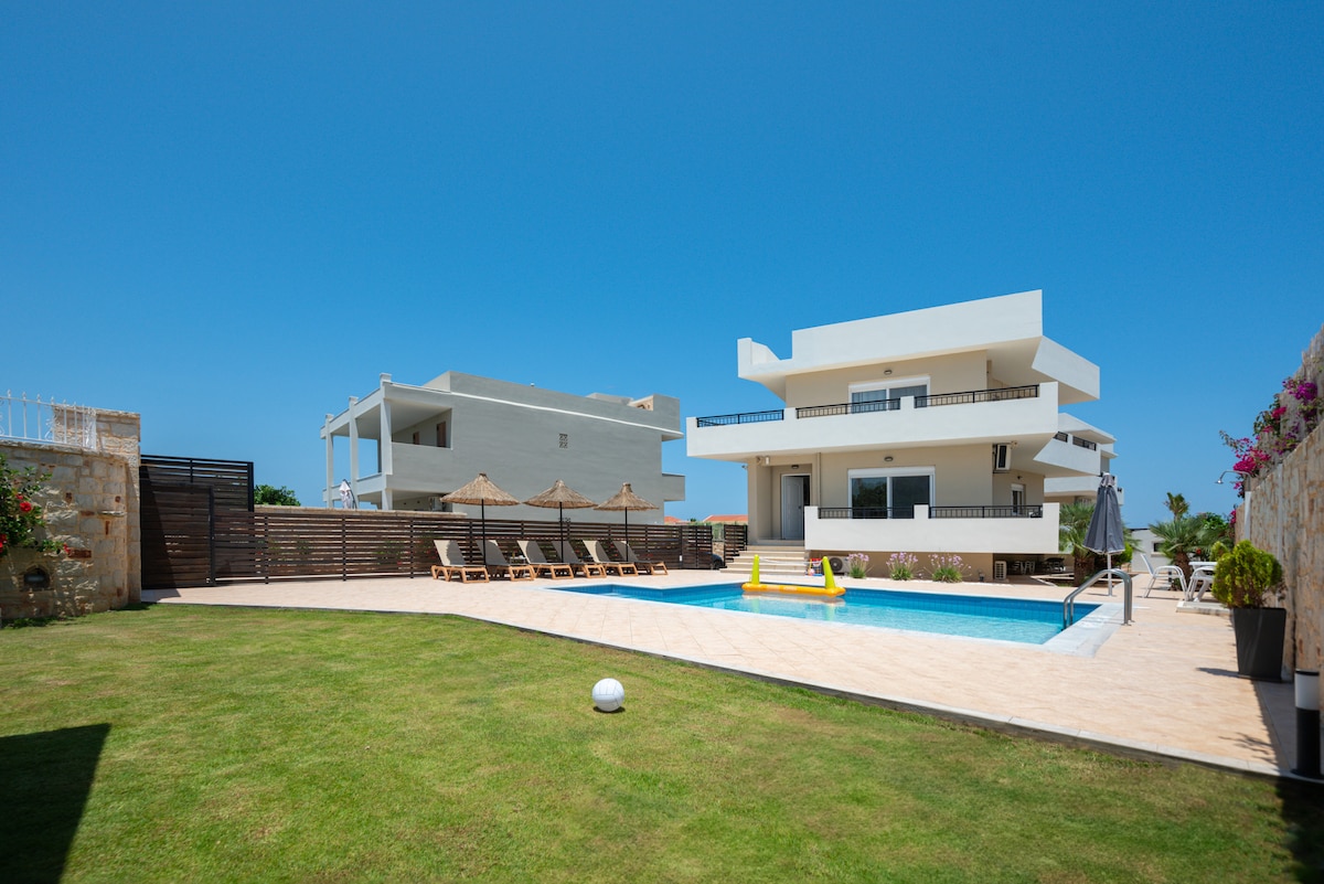 Villa Sophia, 3 Ebenen, Pool, Grill, in Strandnähe! - Villen zur Miete ...