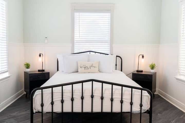 Florida Room: Walk Dntn | Studio | Lux Bath - Gainesville, FL
