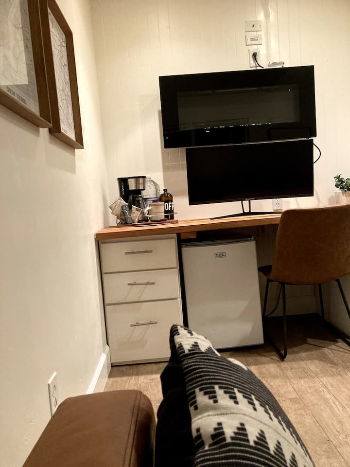 Private Patio, Desk, Sofa, Near 101 - Camarillo, CA