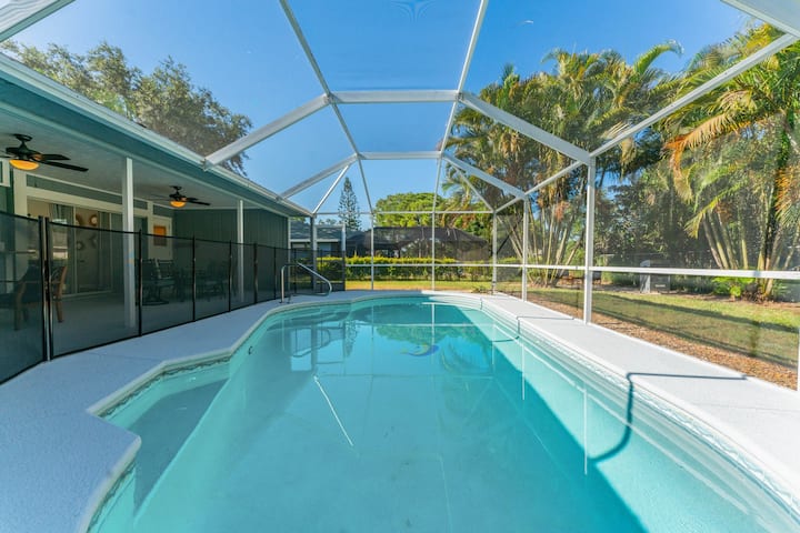 A Tropical Delight With Screened In Heated Pool! - Port St. Lucie, FL