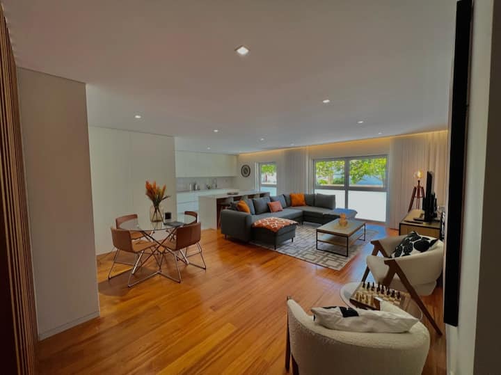 Stunning 4 Bedroom Apartment - Fantastic Location! - Mindelo