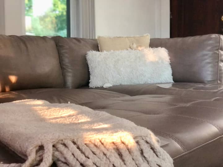 Pet Friendly 2bedroom Apartment In A 1920’s Duplex - Parma, OH