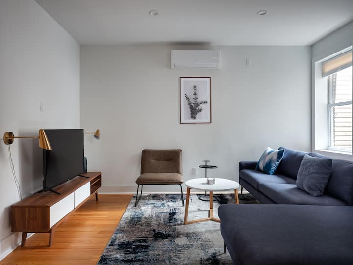 3-bedroom, 2-bathroom In Prime Greenpoint! - 브루클린