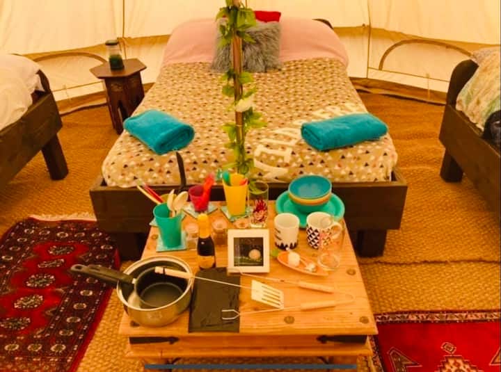 Furnished 5m Bell Tent - 헬스턴