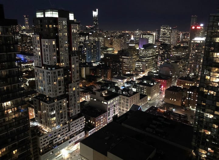 Cozy & Urban Vibe In The Heart Of Dt Toronto! - Allan A. Lamport Stadium