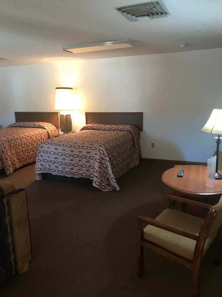 Big Chief A - Two Bed, Private Bath, No Kitchen - Cody, WY