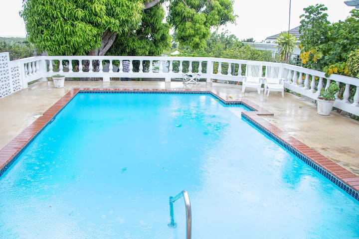 Classic 3-bedroom Villa With Pool - Gemini Villa - Montego Bay