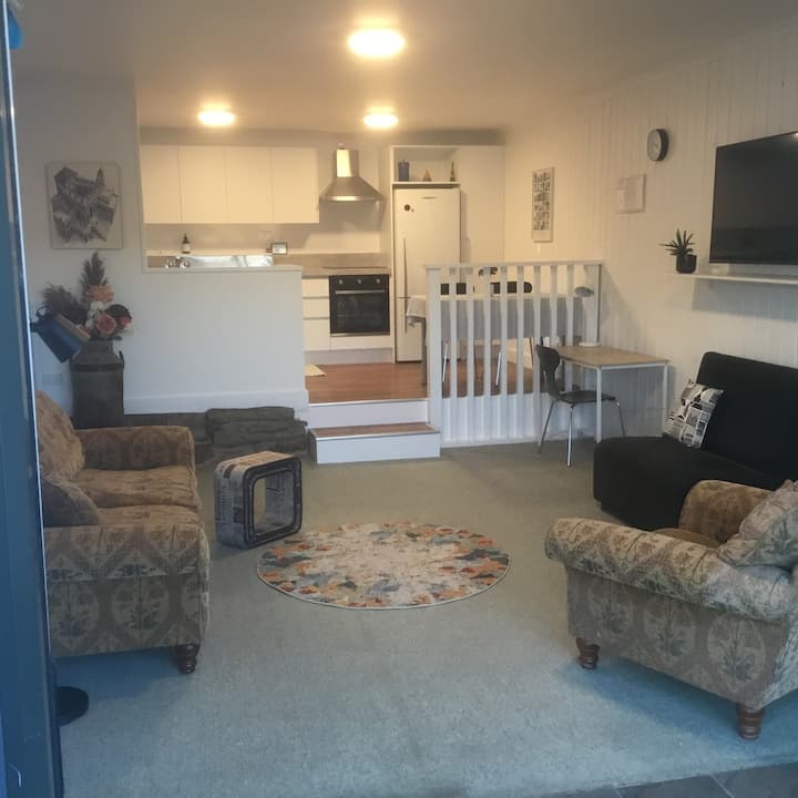 Harbour View Apartment,  
Onsite Parking  Sleep 2 - Dunedin