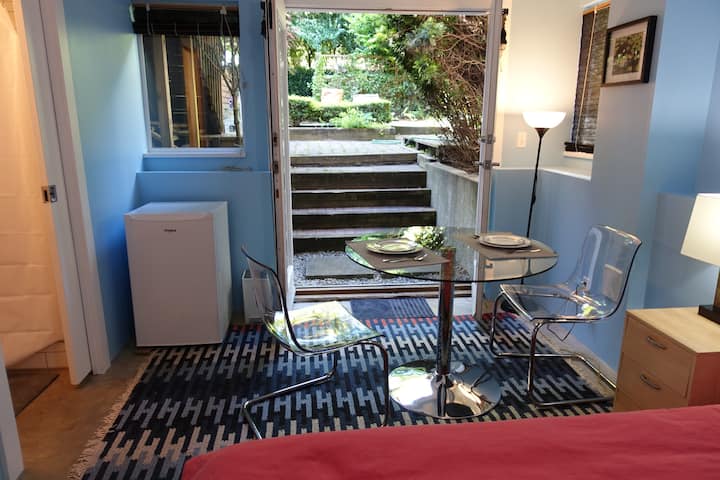 Beautiful Private Garden Suite Bl#24-158789 - Vancouver