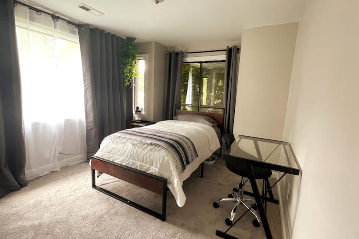 Peaceful Room For Remote Workers/travelers - Portland, OR