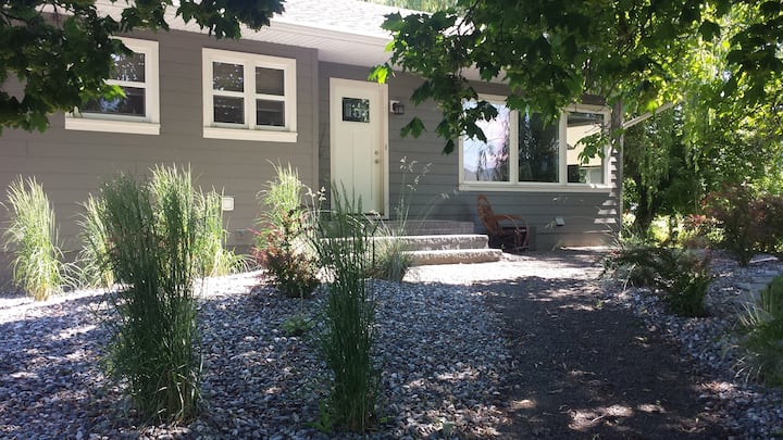 Private Getaway In Okanagan Landing - Vernon