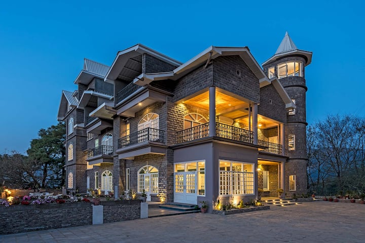 The Mansion / Hogwarts-style Luxury Stay - 5 Br - Solan